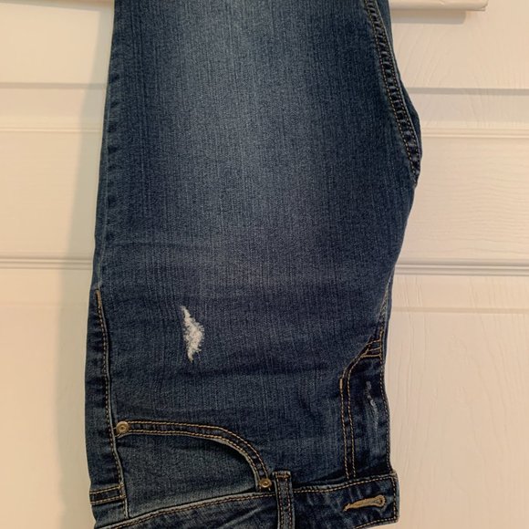 Apt. 9 | Jeans | Apt 9 Capri Distressed Jeans | Poshmark